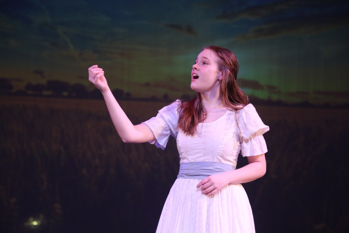 Meet the Artist: Ellie Bogaczyk – Act Out